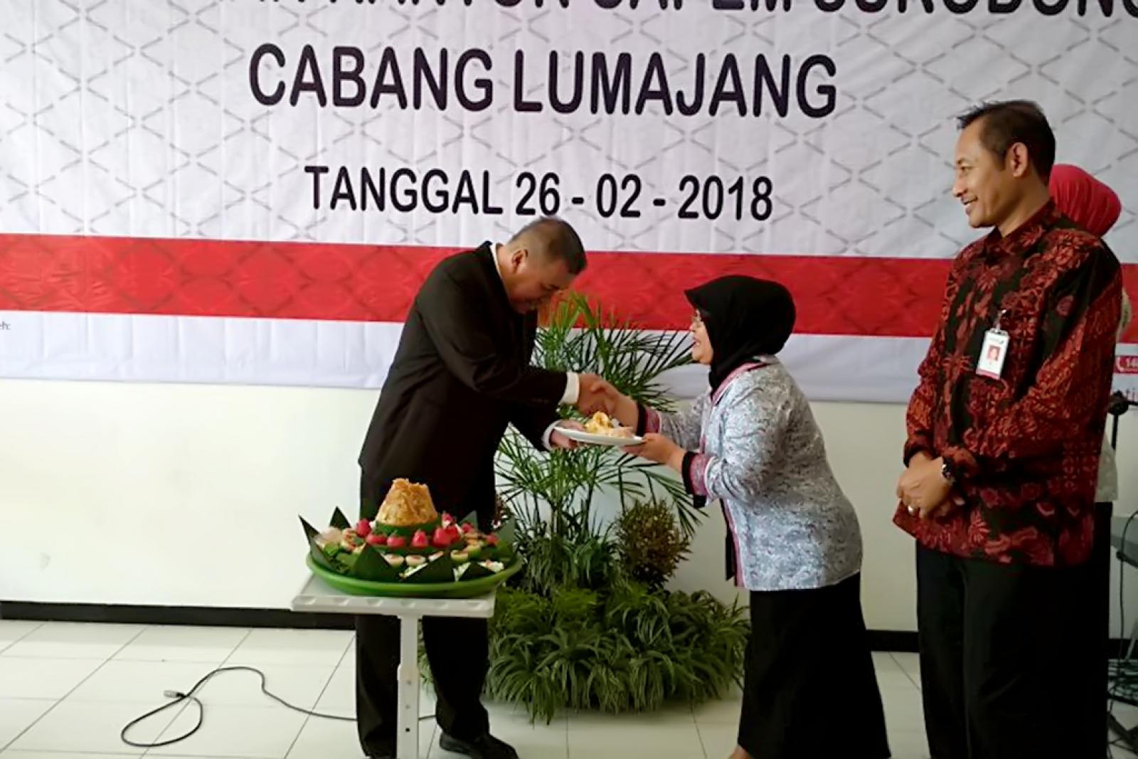 InfoPublik - Plt. Bupati Lumajang Resmikan Kantor Capem Bank Jatim Sukodono InfoPublik - Plt. Bupati Lumajang Resmikan Kantor Capem Bank Jatim Sukodono