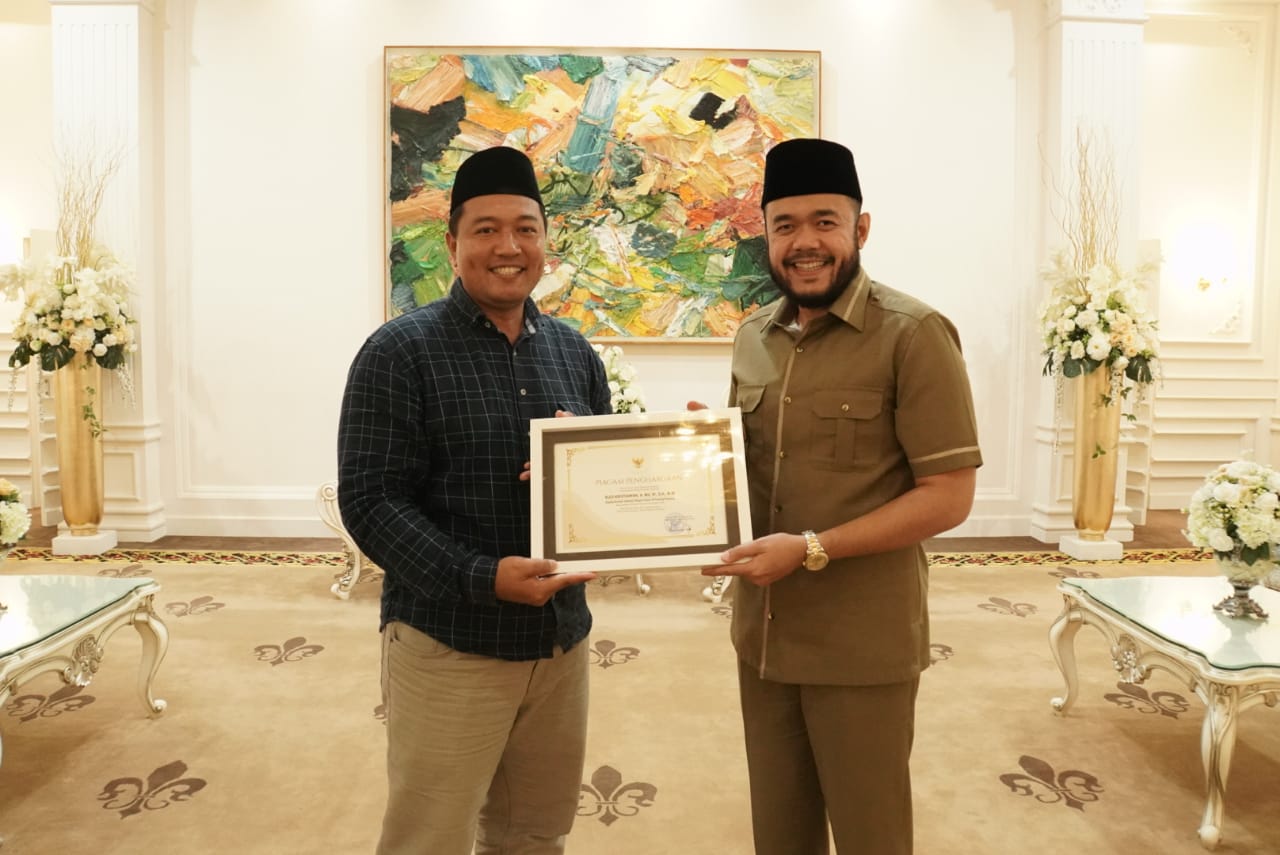 InfoPublik - Mantan Kepala Rupajang Terima Penghargaan dari Walikota ... InfoPublik - Mantan Kepala Rupajang Terima Penghargaan dari Walikota ...