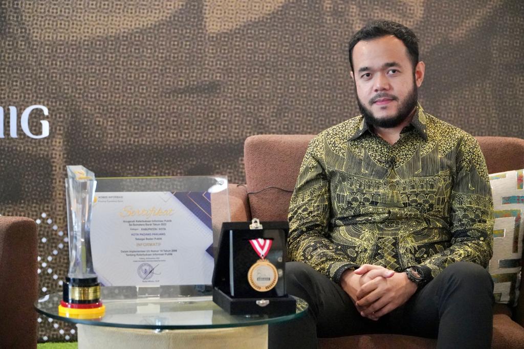 InfoPublik - Raih BUKA Award, Walikota Padang Panjang Fadly Amran ... InfoPublik - Raih BUKA Award, Walikota Padang Panjang Fadly Amran ...
