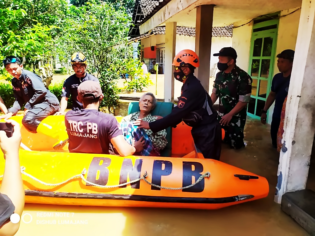 Infopublik Trc Bpbd Lumajang Gerak Cepat Tangani Banjir Di Desa Sidorejo