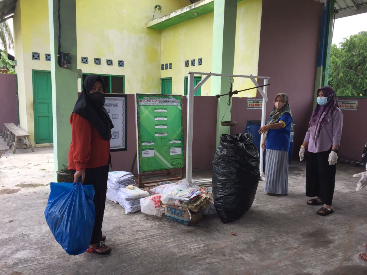 InfoPublik - Bank Sampah Sebagai Wadah Edukasi Menjaga Lingkungan InfoPublik - Bank Sampah Sebagai Wadah Edukasi Menjaga Lingkungan